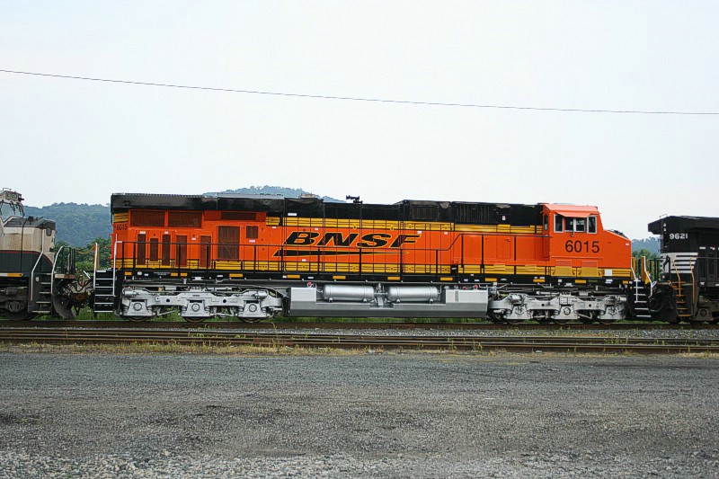 BNSF 6015